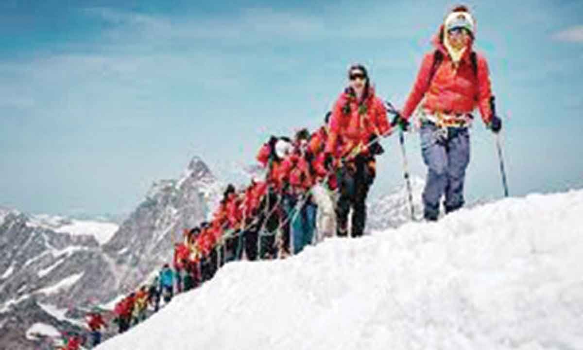 3 Indians in world's longest women's rope team
