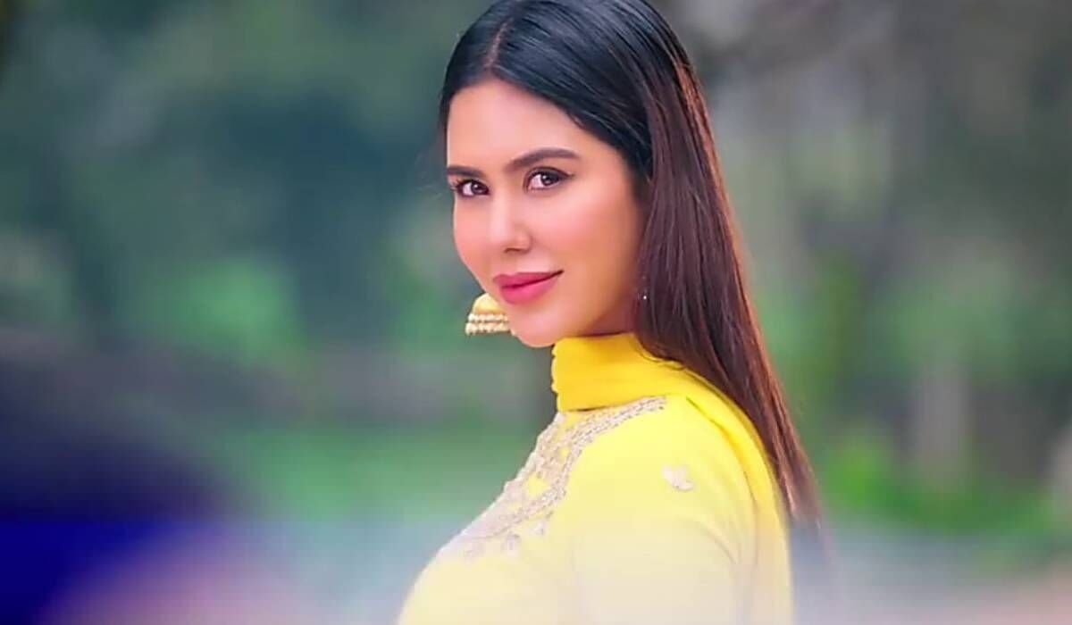 While India swoons for Sonam Bajwa, she's smitten with a Pakistani ...