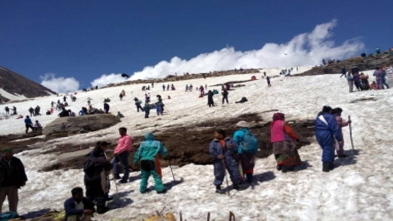 As New Year dawns, hope of snow brings cheer to Himachal