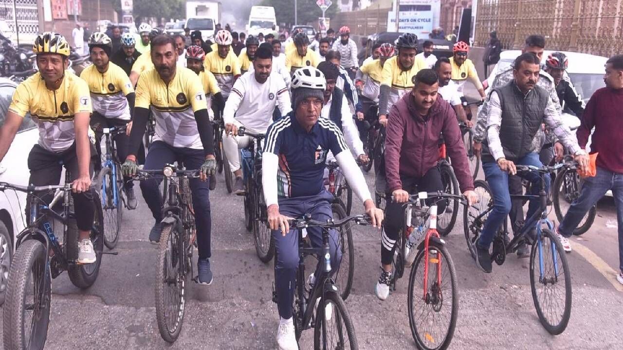 Hyd embraces ‘Fit India Sundays' as thousands hit streets on cycles